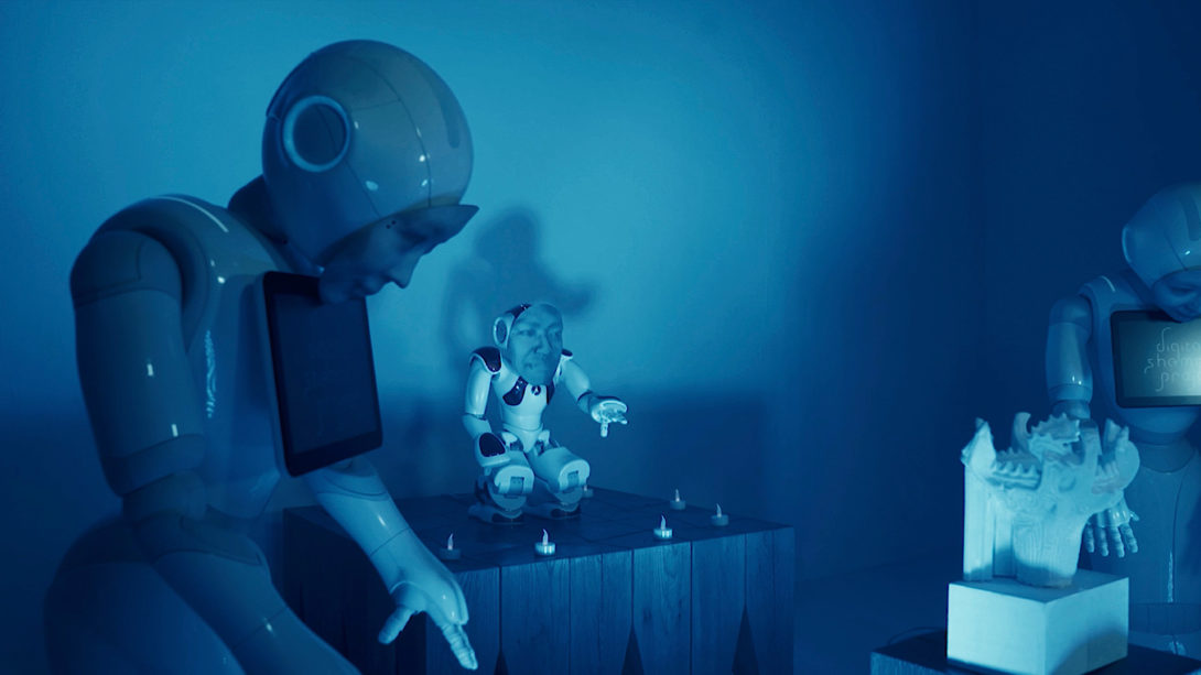 Ritual Prayer Robot by 市原えつこ | THE LIGHT SOURCE